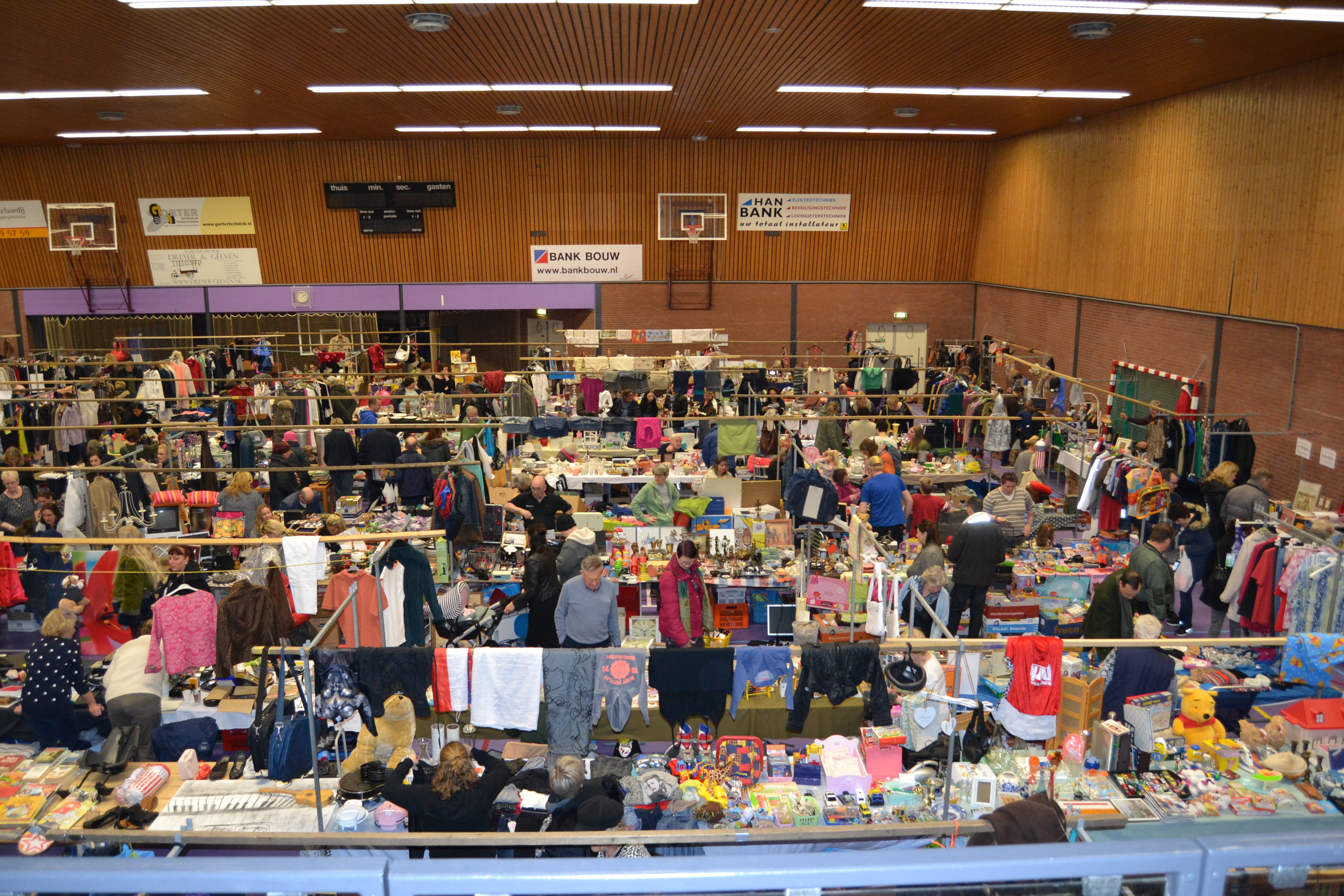 Grote vlooienmarkt in sportcentrum - De Heemsteder | Bloemendaler