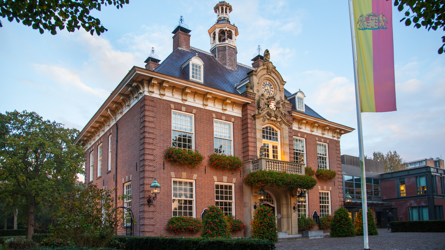 WhatsAppen met gemeente Heemstede - De Heemsteder | Bloemendaler