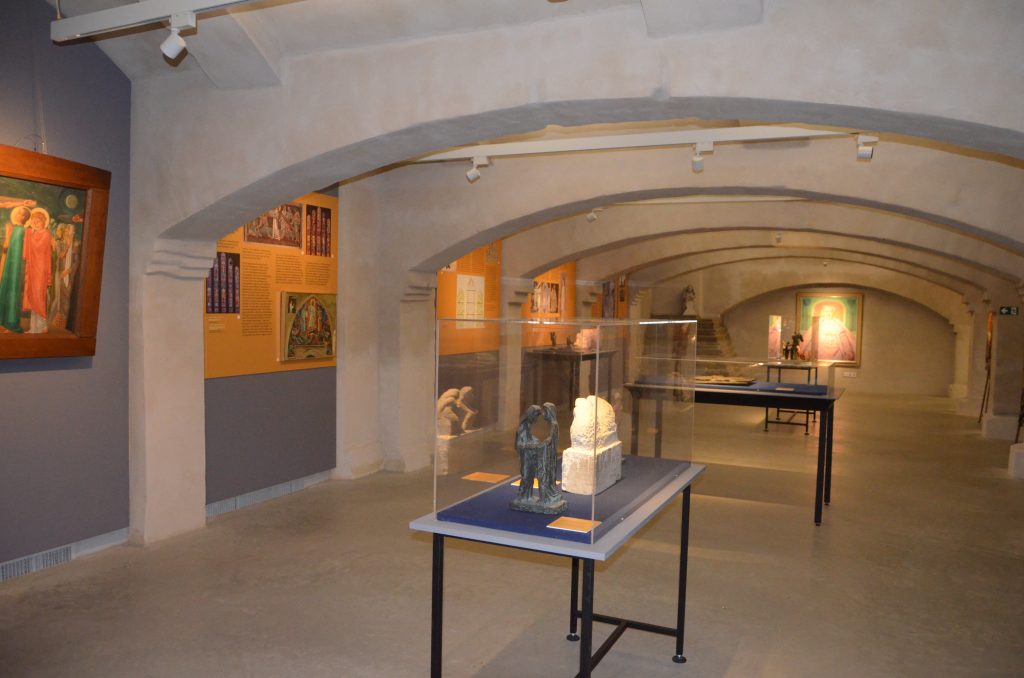 Kunstschatten in de Bavo kathedraal Leidsevaart - De Heemsteder ...