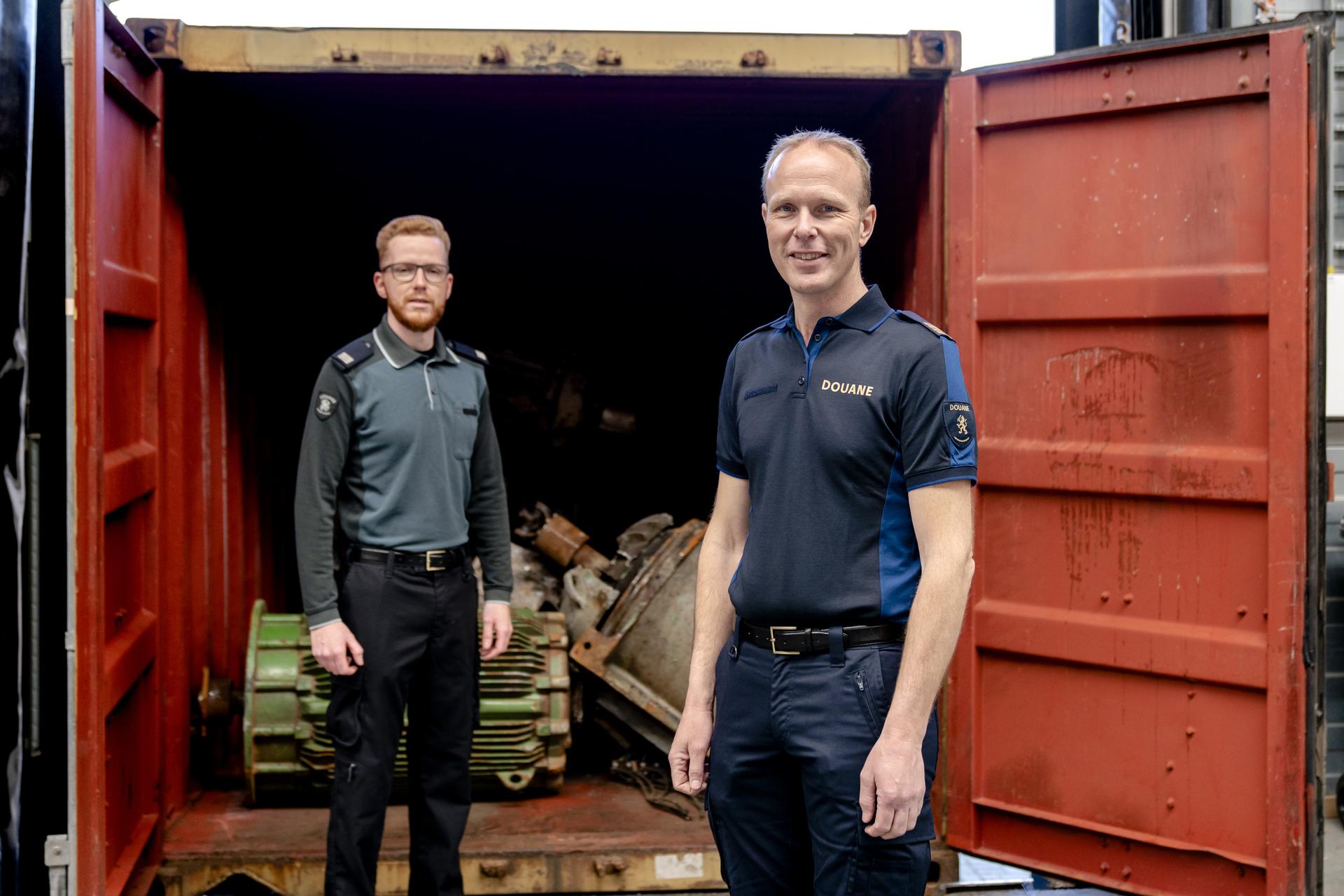 Nieuw uniform voor Douane naar ontwerp van Mart Visser - De Heemsteder ...