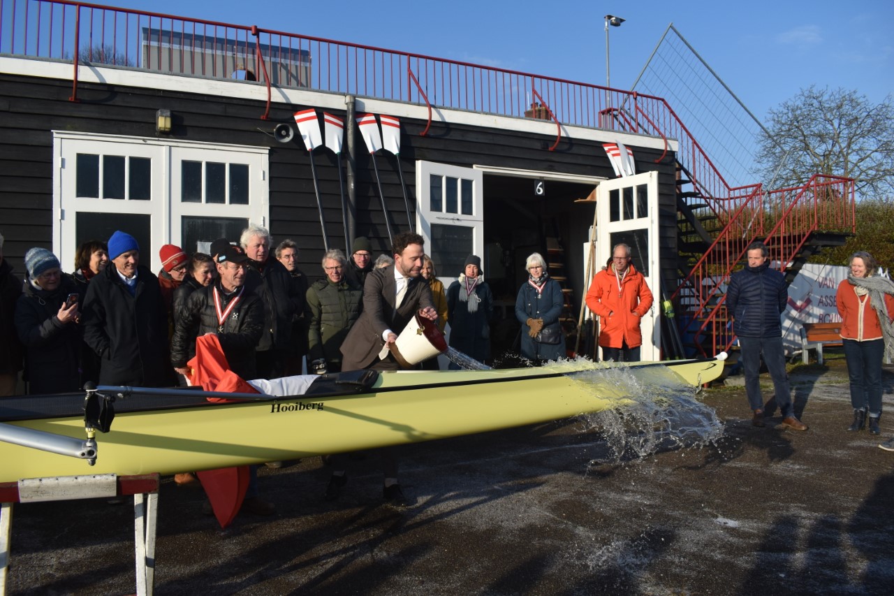 Wethouder Sam Meerhoff doopt nieuwe roeiboot van KR&ZV Het Spaarne - De ...