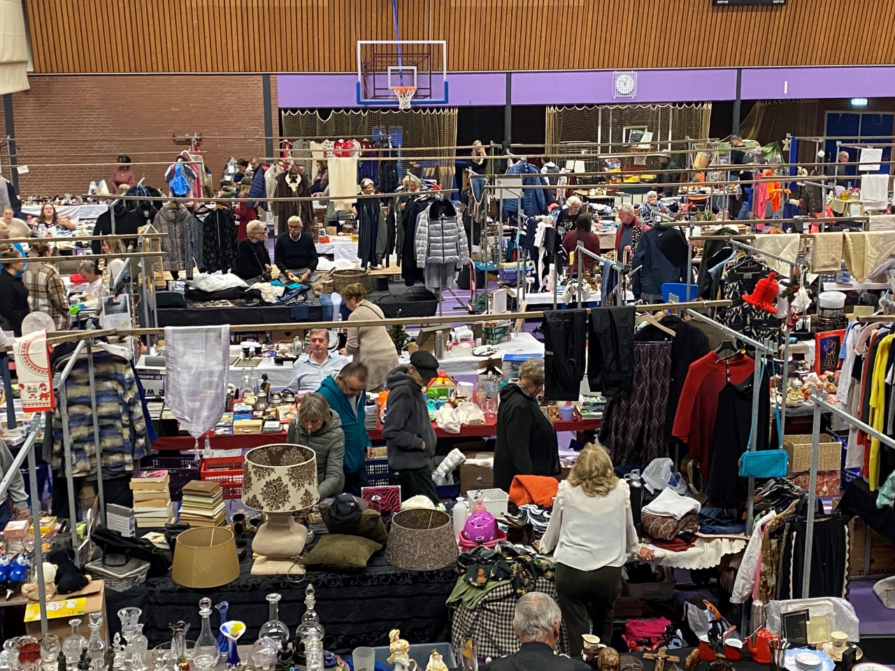 Vlooienmarkt in Sportplaza Groenendaal - De Heemsteder | Bloemendaler