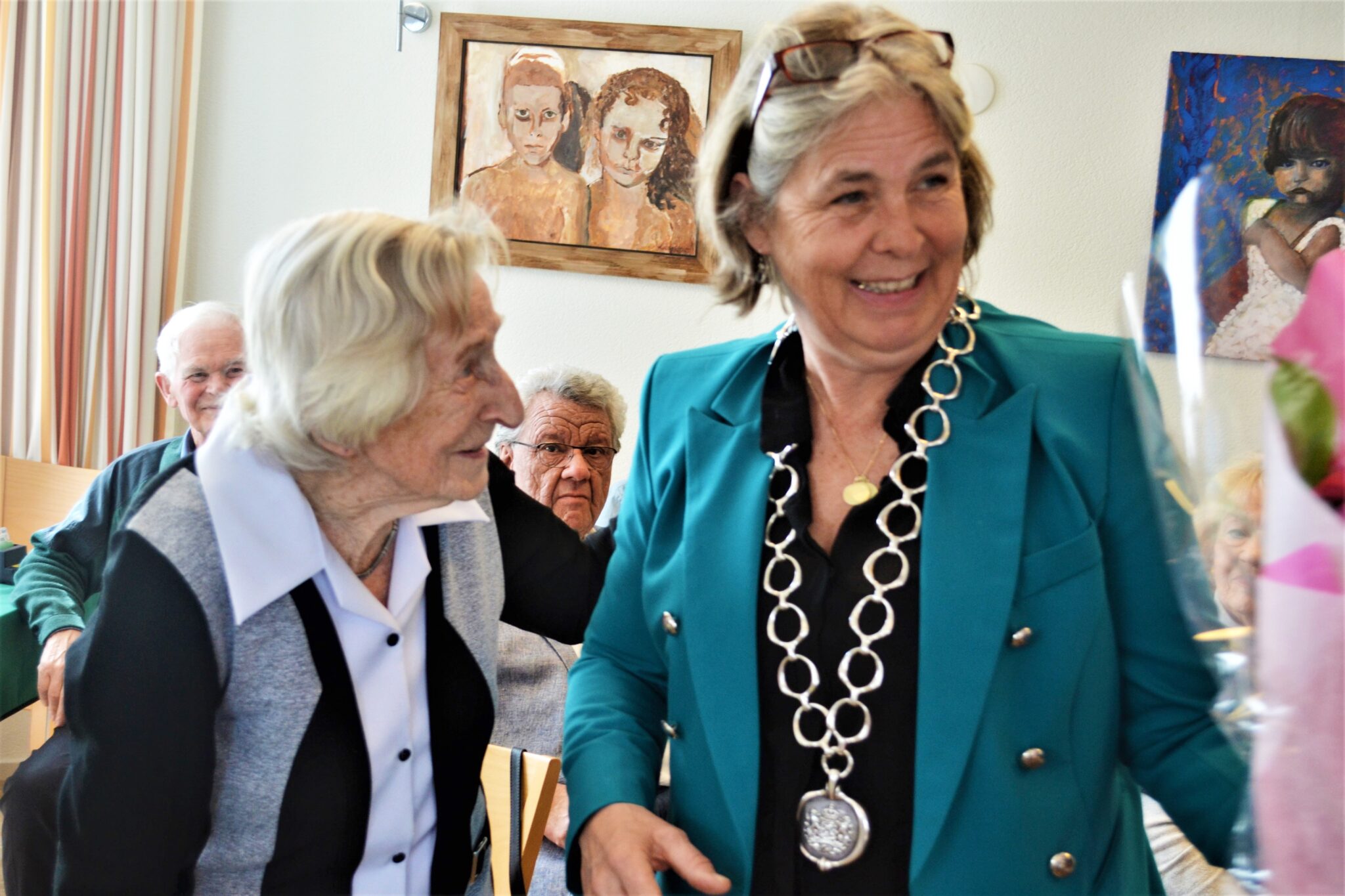 Mevrouw Martje Ganzeman-Heringa 100 jaar jong en nog steeds kien met ...
