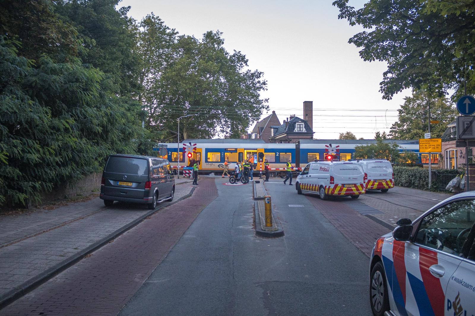 Noodlottig ongeval fietser op spoorwegovergang Overveen - De Heemsteder ...