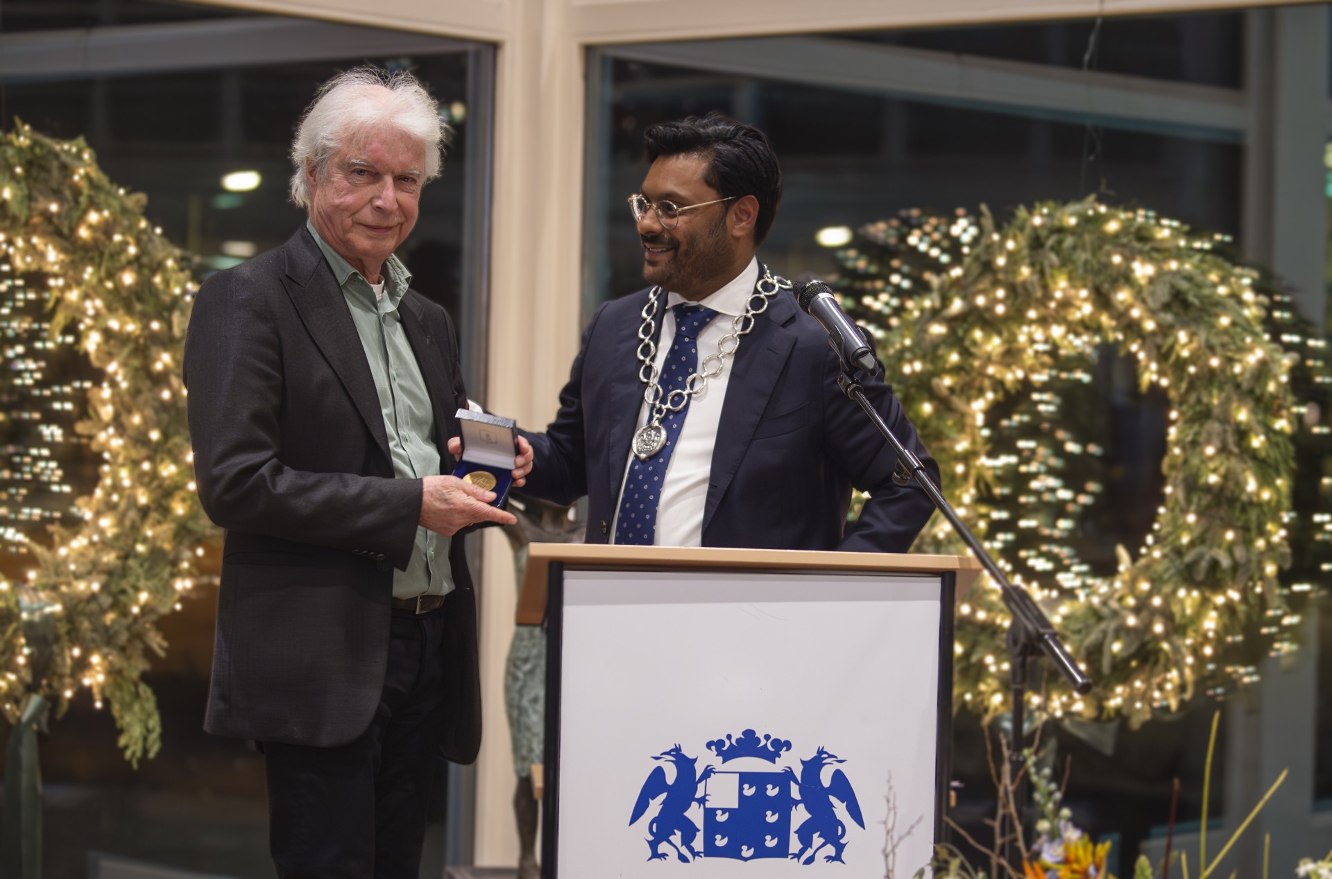 Boudewijn de Groot onderscheiden met gouden erepenning - De Heemsteder ...
