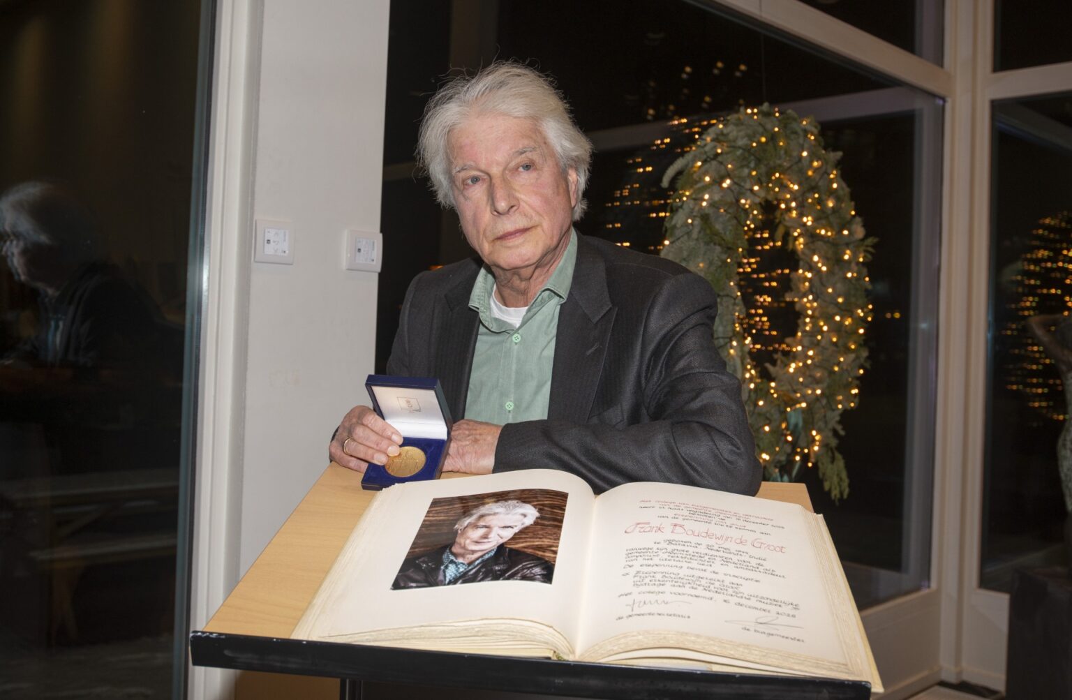 Boudewijn de Groot onderscheiden met gouden erepenning - De Heemsteder ...